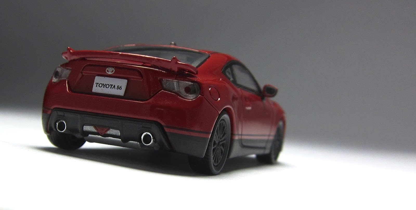 First Look: Daboxtoys exclusive OEM Toyota 86 Panda in white and red ...